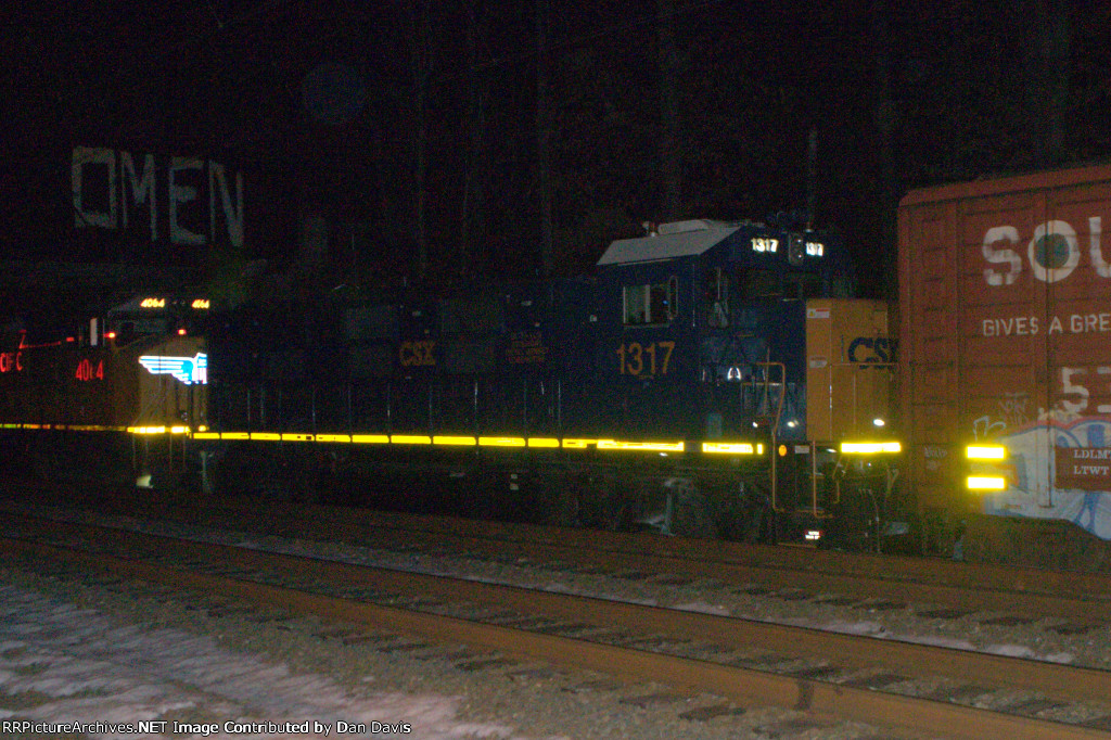 CSX 2GS14B 1317 trails on Q418-25